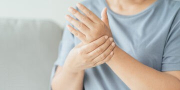 Essential tremor: all about symptoms and treatment