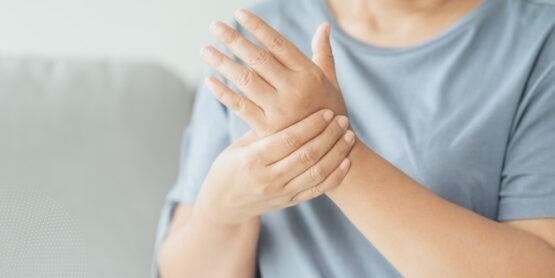 Essential tremor: all about symptoms and treatment